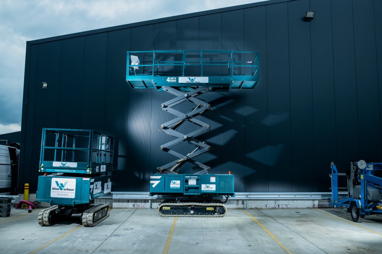 Schaarlift op rupsen diesel huren? Snel en makkelijk via onze website ...